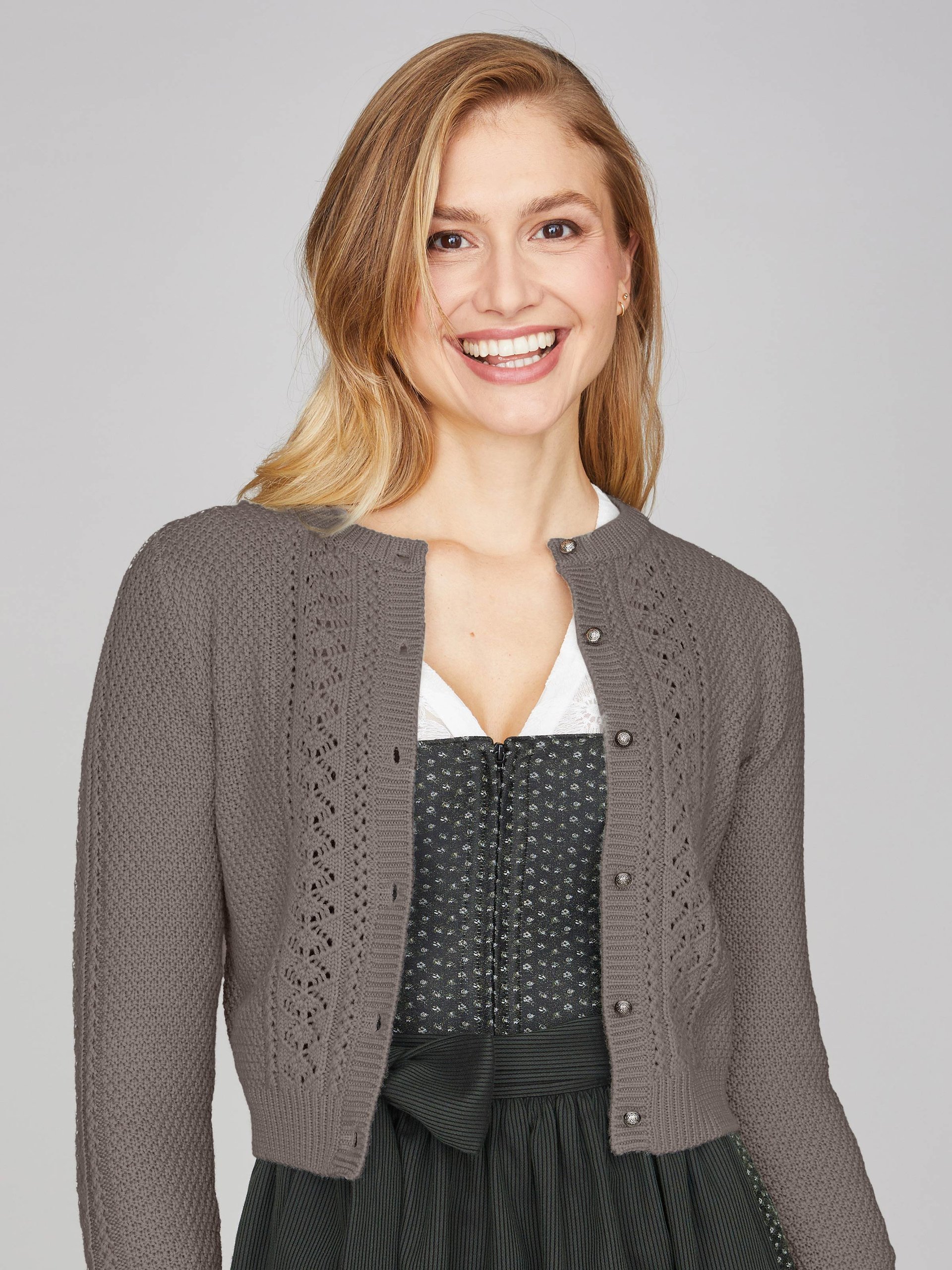 Cremeweiße Strickjacke mit rosa Blumenstickerei | LIMBERRY