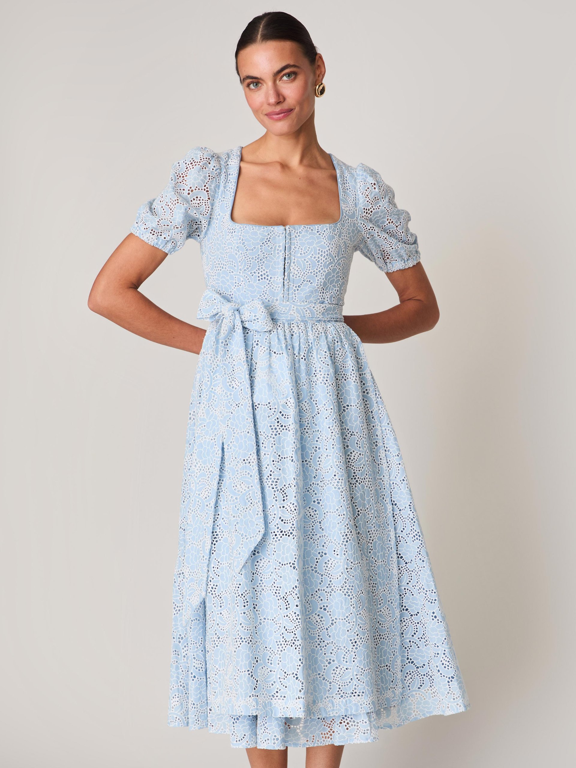 Dirndl Mit Langen Armeln