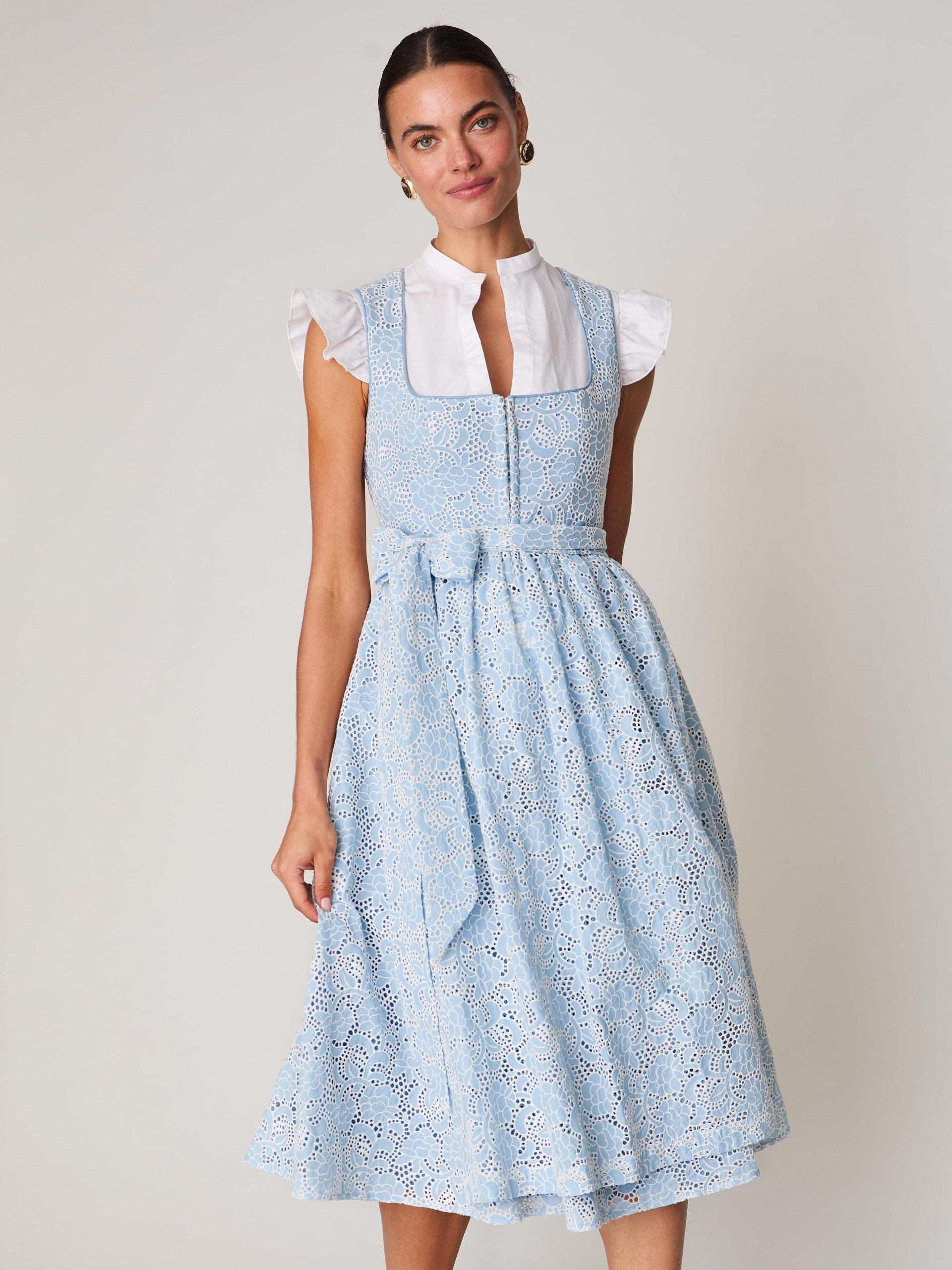 Einzigartige blaue Dirndl entdecken | LIMBERRY