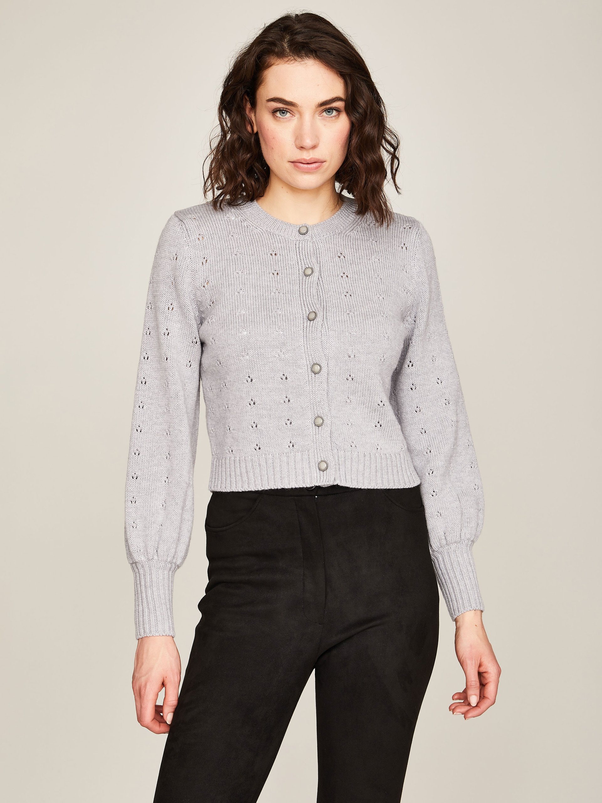 Cremeweiße Strickjacke mit rosa Blumenstickerei | LIMBERRY