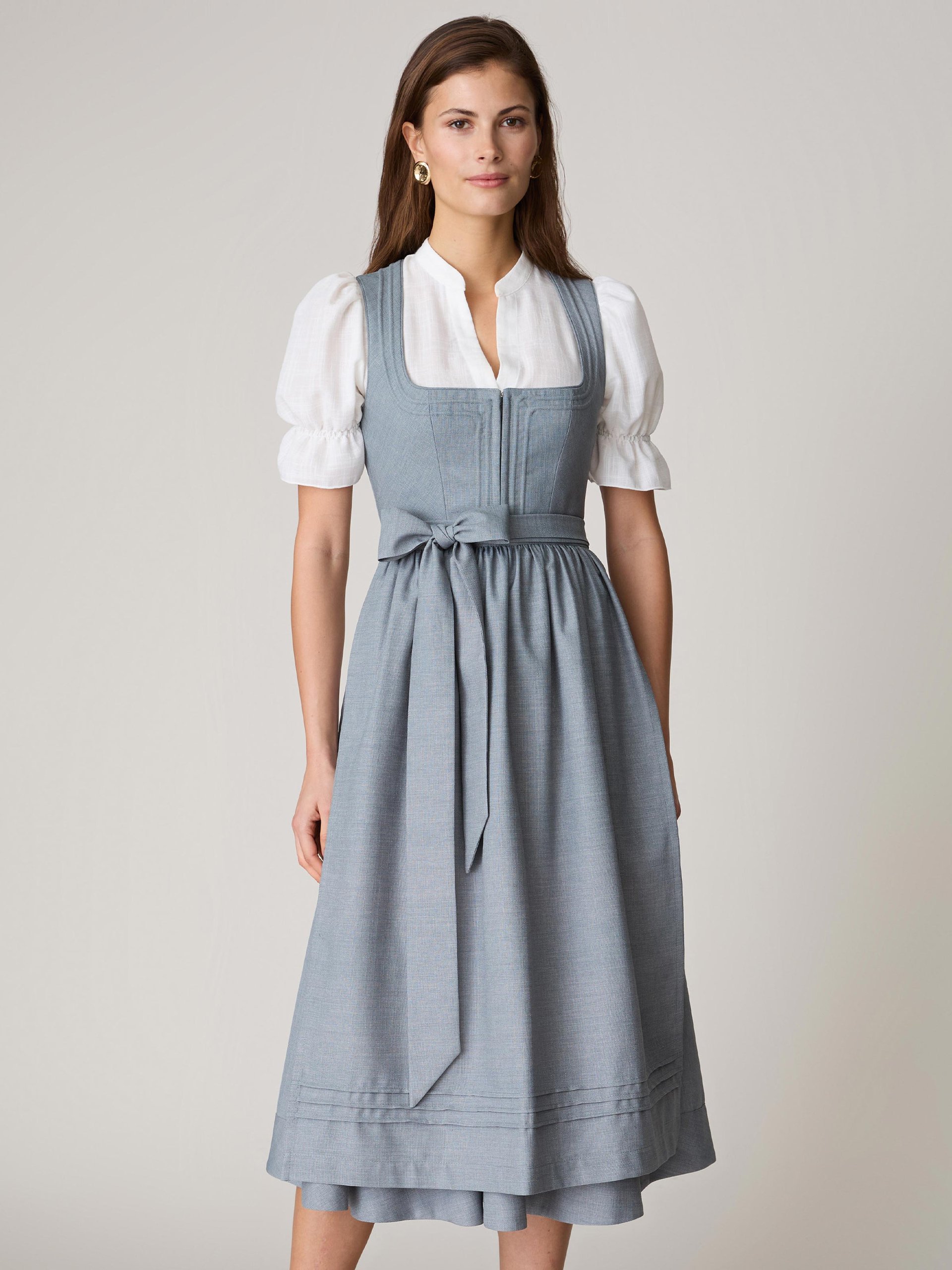 Einzigartige blaue Dirndl entdecken | LIMBERRY