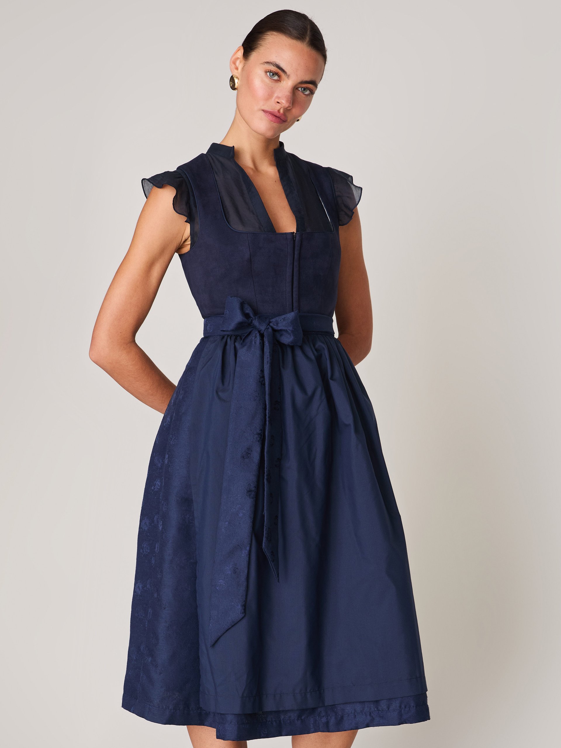 Einzigartige blaue Dirndl entdecken | LIMBERRY