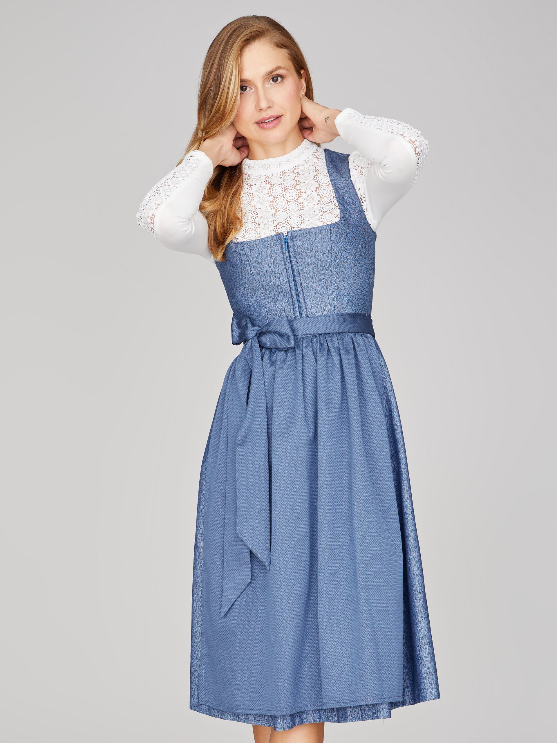 Wunderschöne Blaue Dirndl Entdecken Limberry