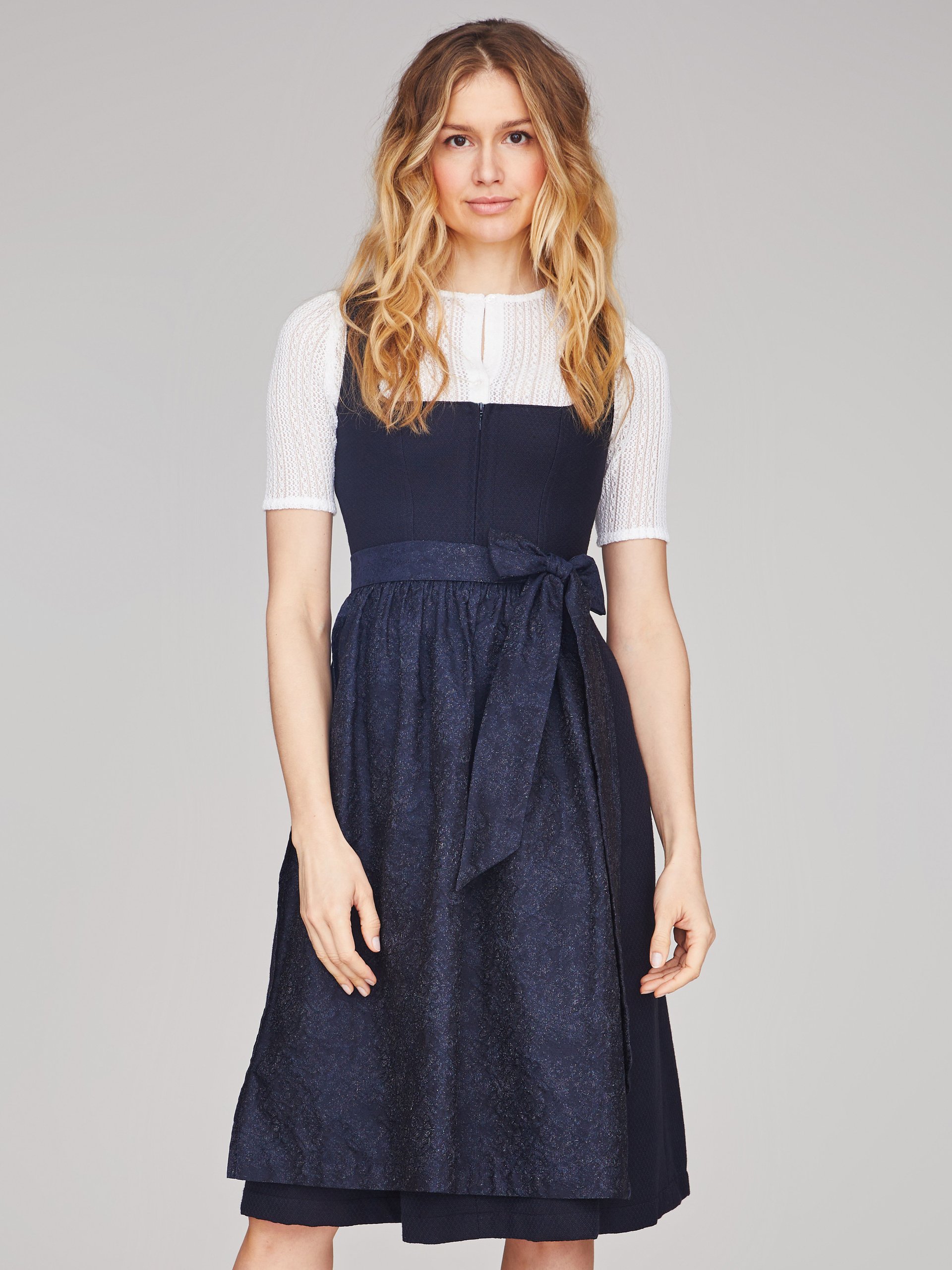 Einzigartige blaue Dirndl entdecken | LIMBERRY