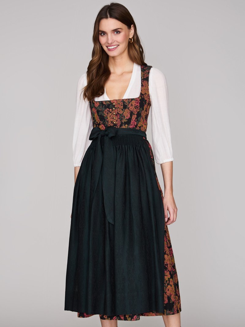 Dirndl Mit Langen Armeln