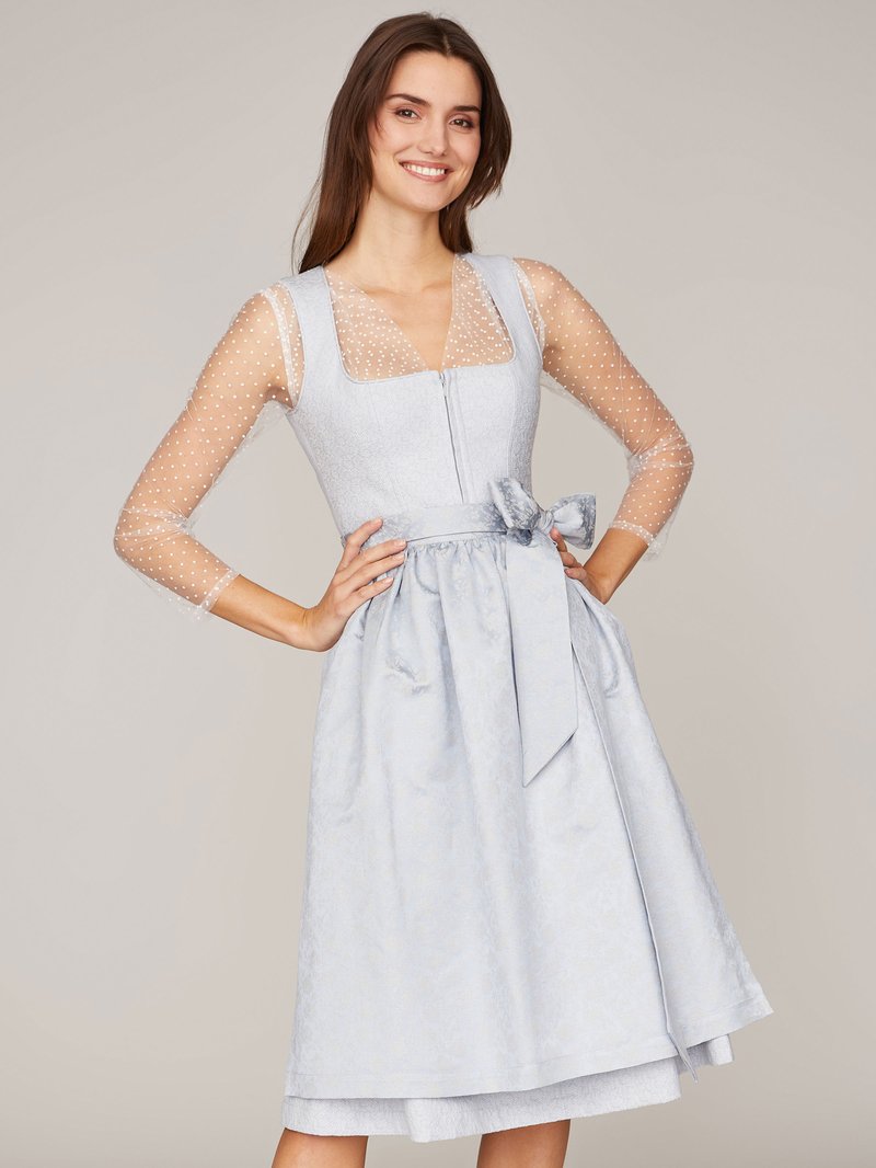 Wunderschöne blaue Dirndl entdecken | LIMBERRY