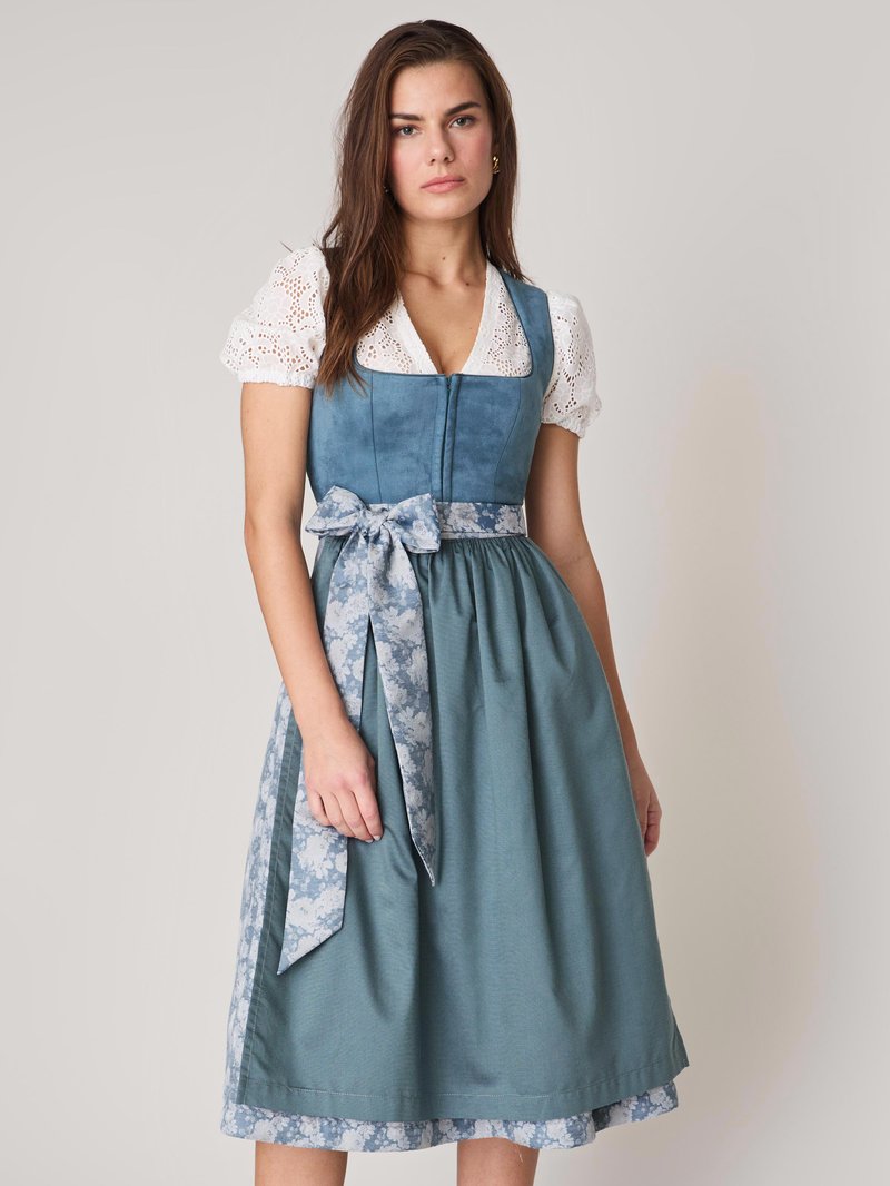 Einzigartige blaue Dirndl entdecken | LIMBERRY