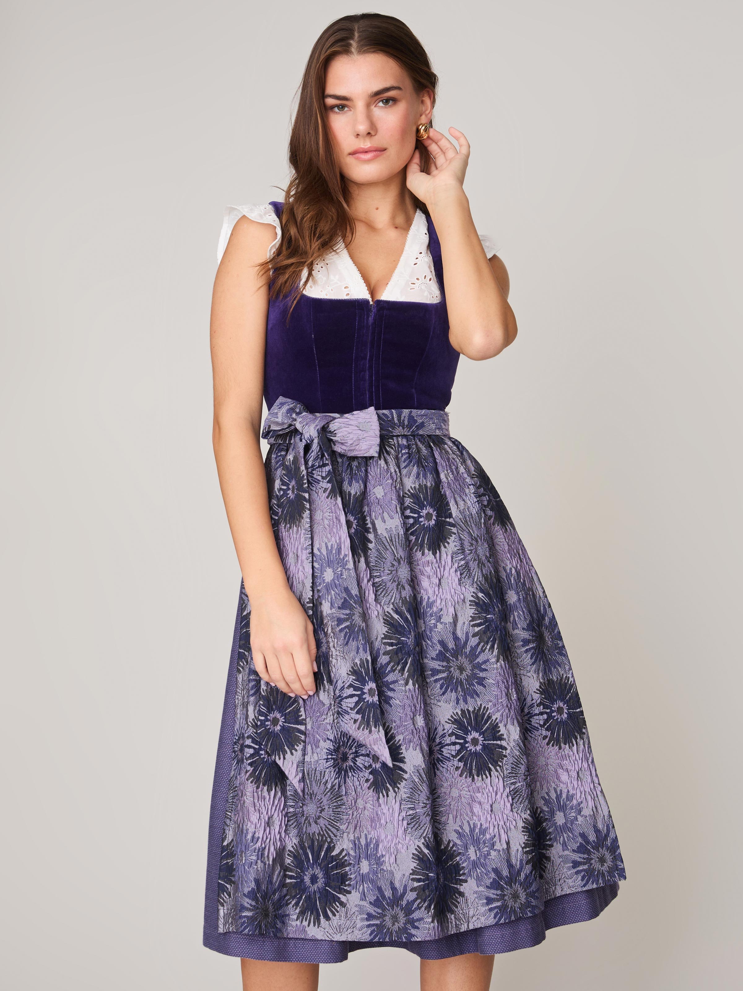 Samtdirndl Modelle 2025 kaufen | LIMBERRY